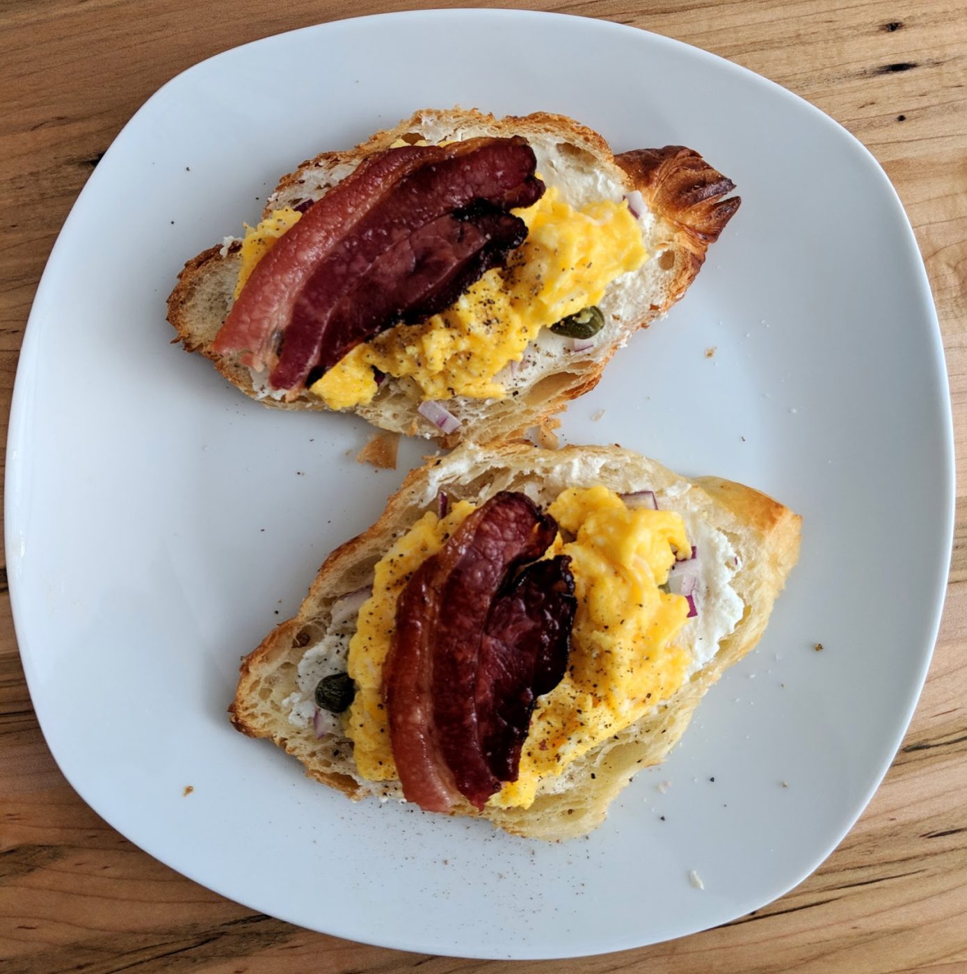 Croissant breakfast sandwich with bacon and eggs – Bite Sip Savour